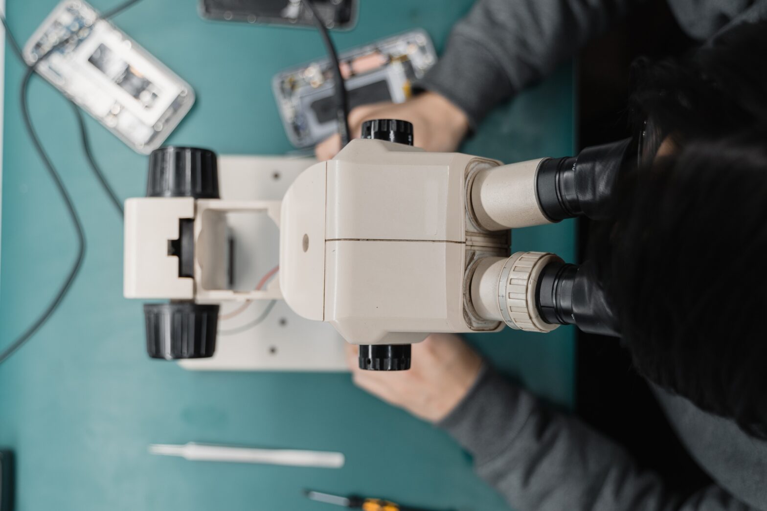 The Side to Side Knowledge for Design for Manufacturing Analysis